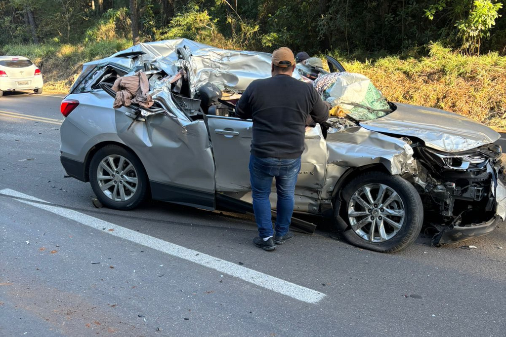 Acidente entre carro e caminhão na BR-287 em Jaguari deixa uma mulher morta e dois feridos